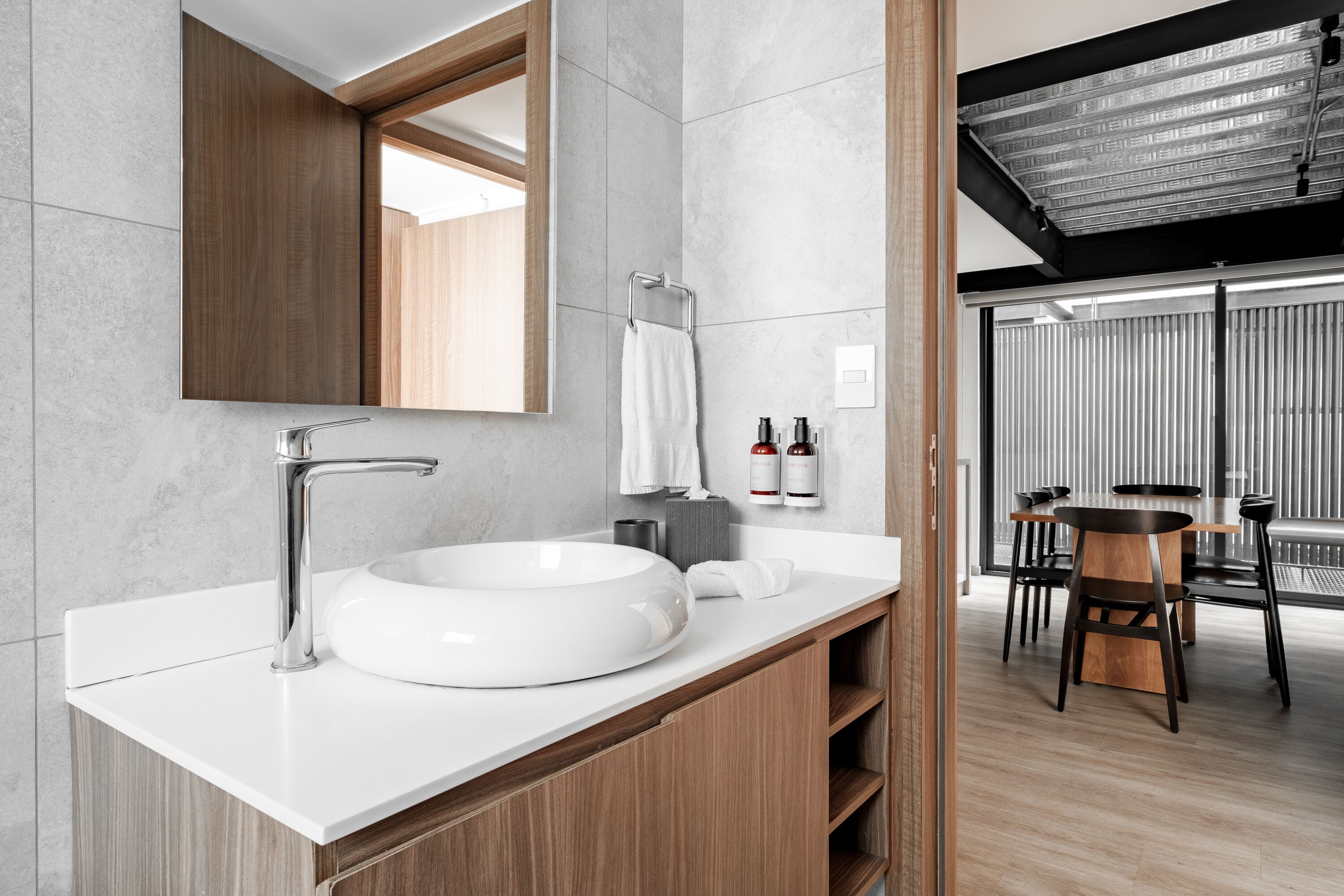 Apartamento Nobre | Casa de banho | Um polibã, um chuveiro fixo, um secador de cabelo, toalhas fornecidas 