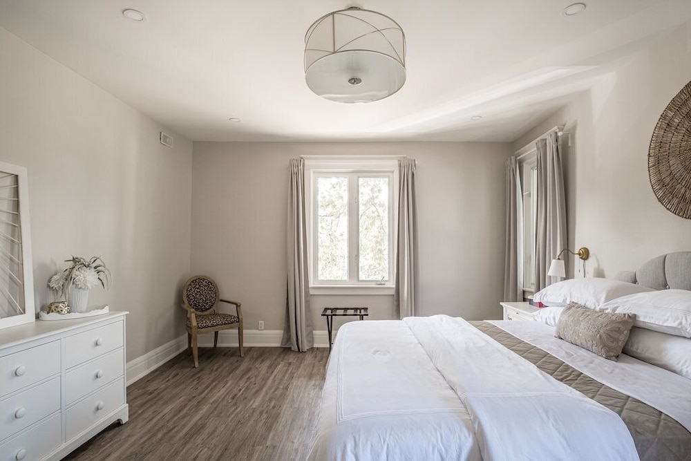 Luxury 2000 Sq Ft Suite In Mini Mansion Steps To Locke St. Shops & Restaurants. - 해밀턴
