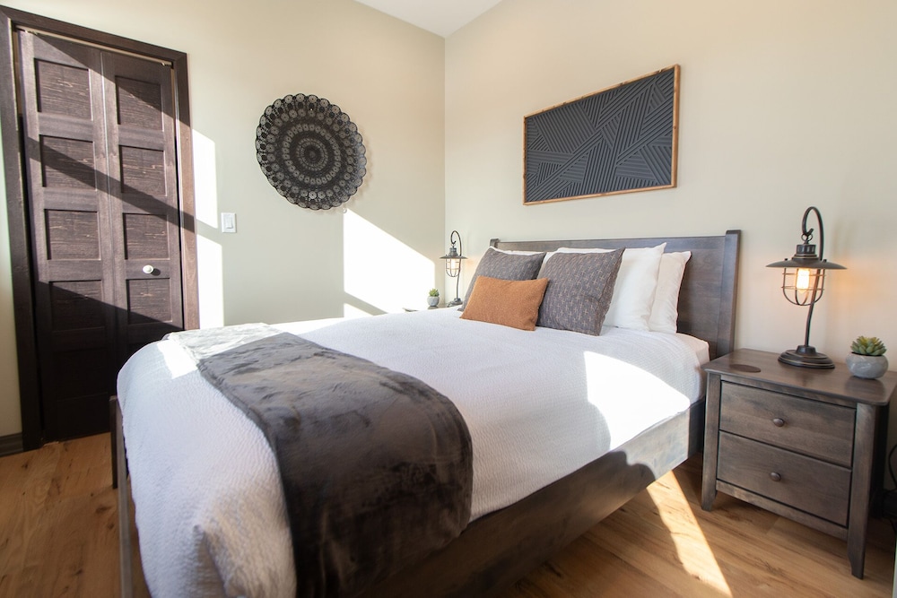 Luxury Residential Suite Duluth Press 202 - Duluth, MN