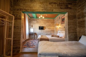 Quarto família | 1 quarto, frigobar, espaço de trabalho para notebook, cortinas blackout