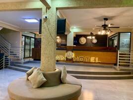 Fachada do alojamento (tarde/noite)