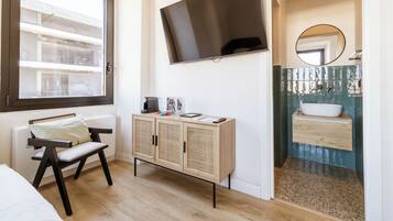 Quarto Quádruplo Comfort | Roupa de alta qualidade, camas de colchão viscoelástico