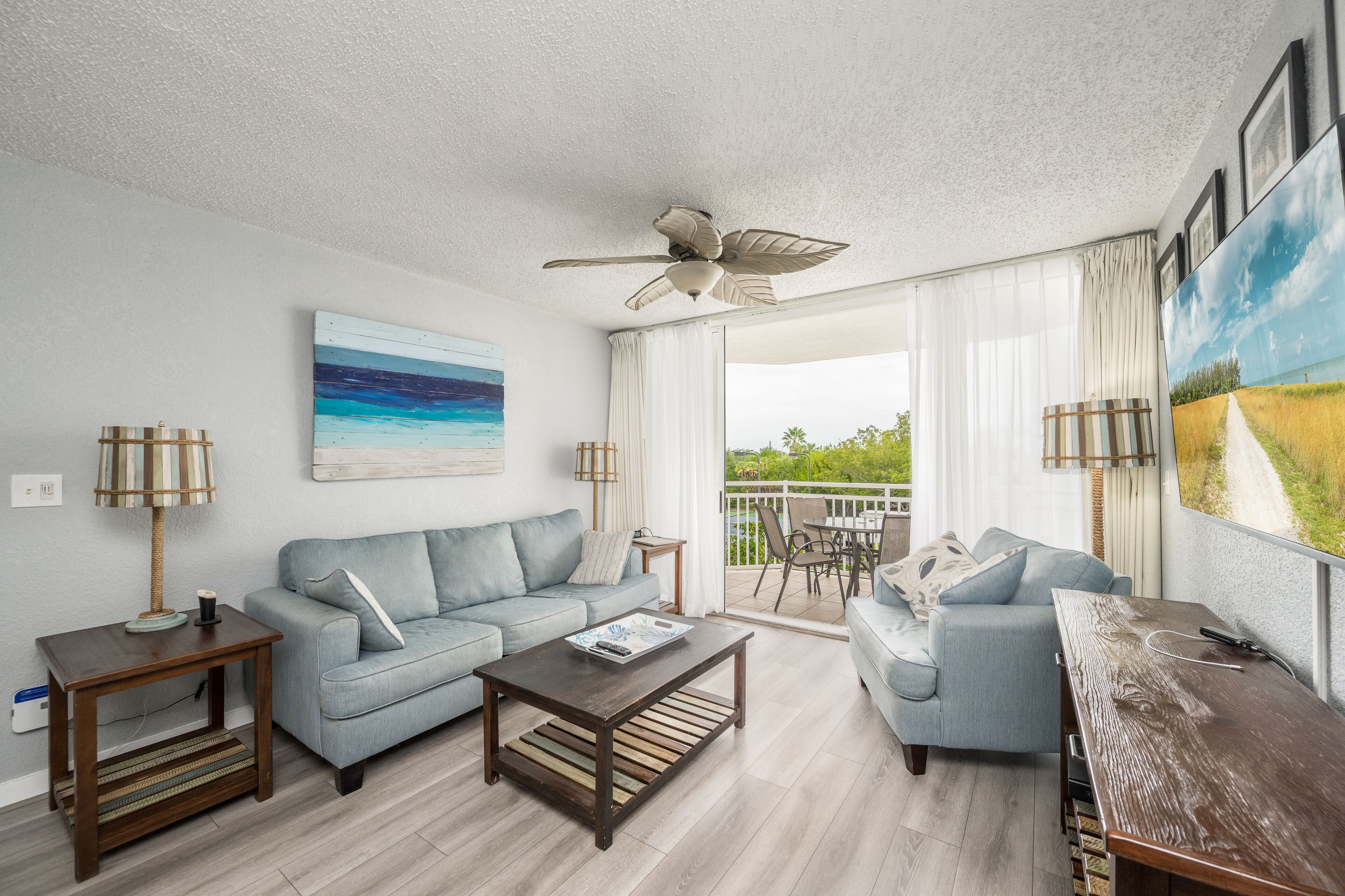 Castaway Cove: 2/2 Condo Near The Beach With Shared Pool And Hot Tub - Key West, FL