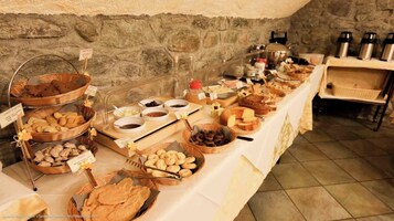 Pequeno-almoço tipo buffet diário incluído 