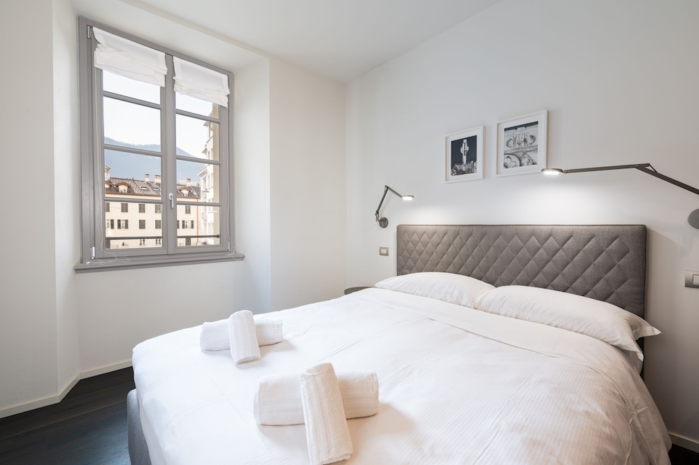 [Dome View 6] Modern Design & Central Location - Como