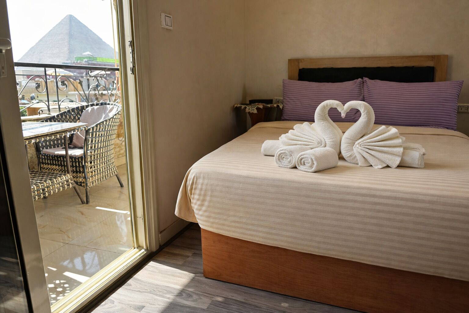 Quarto Triplo Deluxe | Lençóis de algodão egípcio, roupa de alta qualidade 