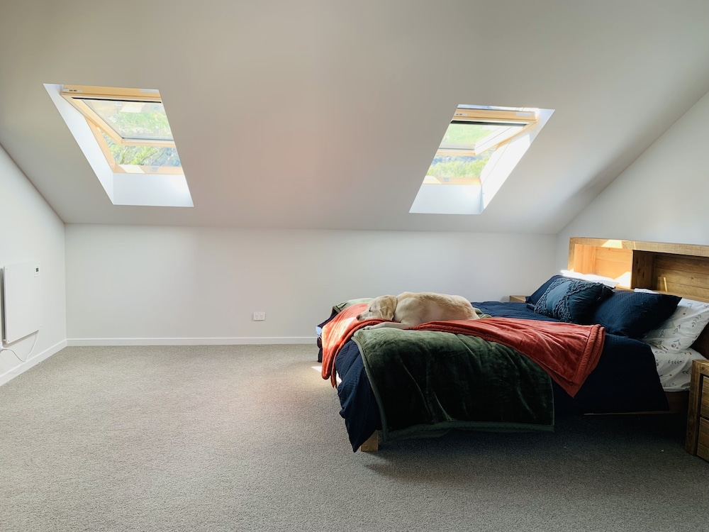 Stylish Alpine House In Kingston. - Kingston
