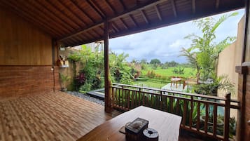 Vila superior, 1 quarto, cozinha, vista para a piscina