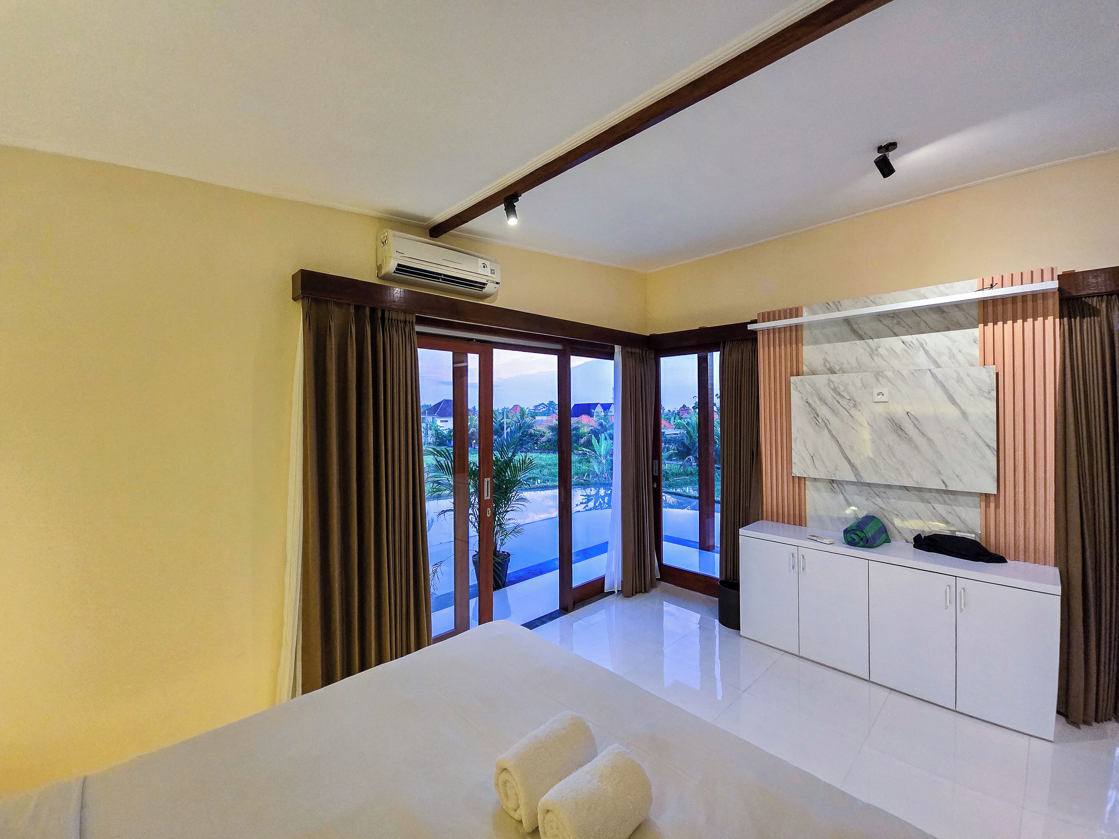 Vila luxo, 1 quarto, cozinha, vista para a piscina | Roupas de cama de algodão egípcio, roupas de cama premium, frigobar