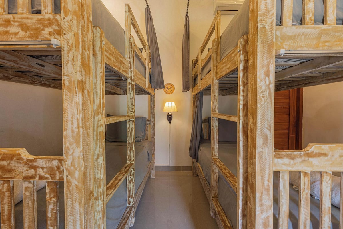Quartos insonorizados, Wi-fi grátis, roupa de cama fornecida