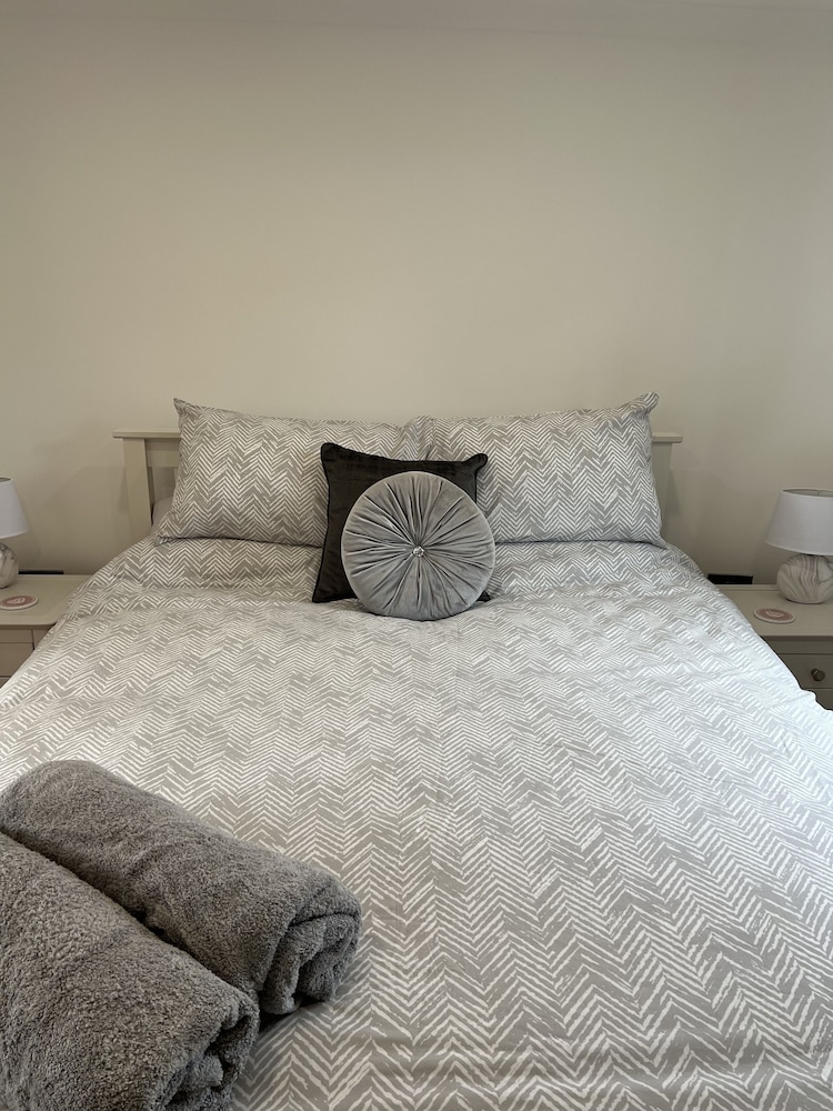 Brand New Summer House - Hayle