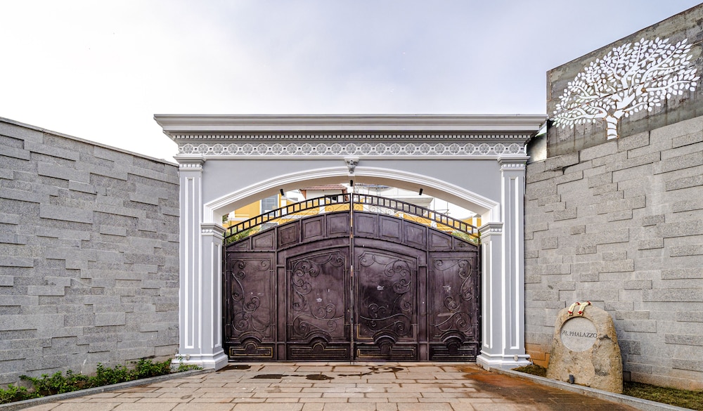 Ar Phalazzo Resort And Banquets - Puducherry