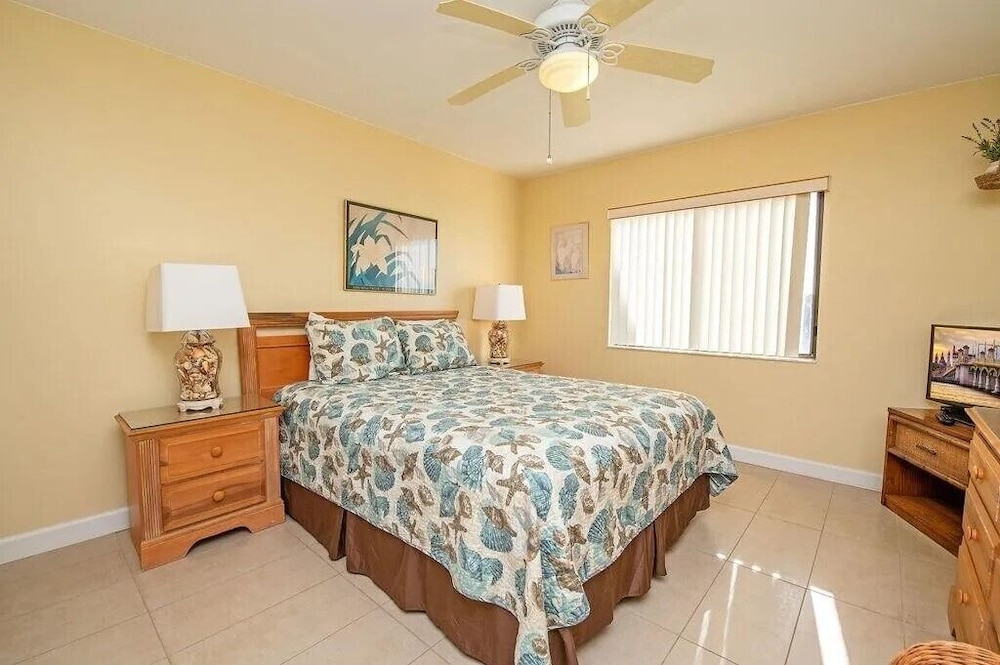 Updated Oceanfront, Oceanviews! 5 Hot Tubs 2 Resort Pools! Trolley🌴 St Augustine Beach - Crescent Beach, FL
