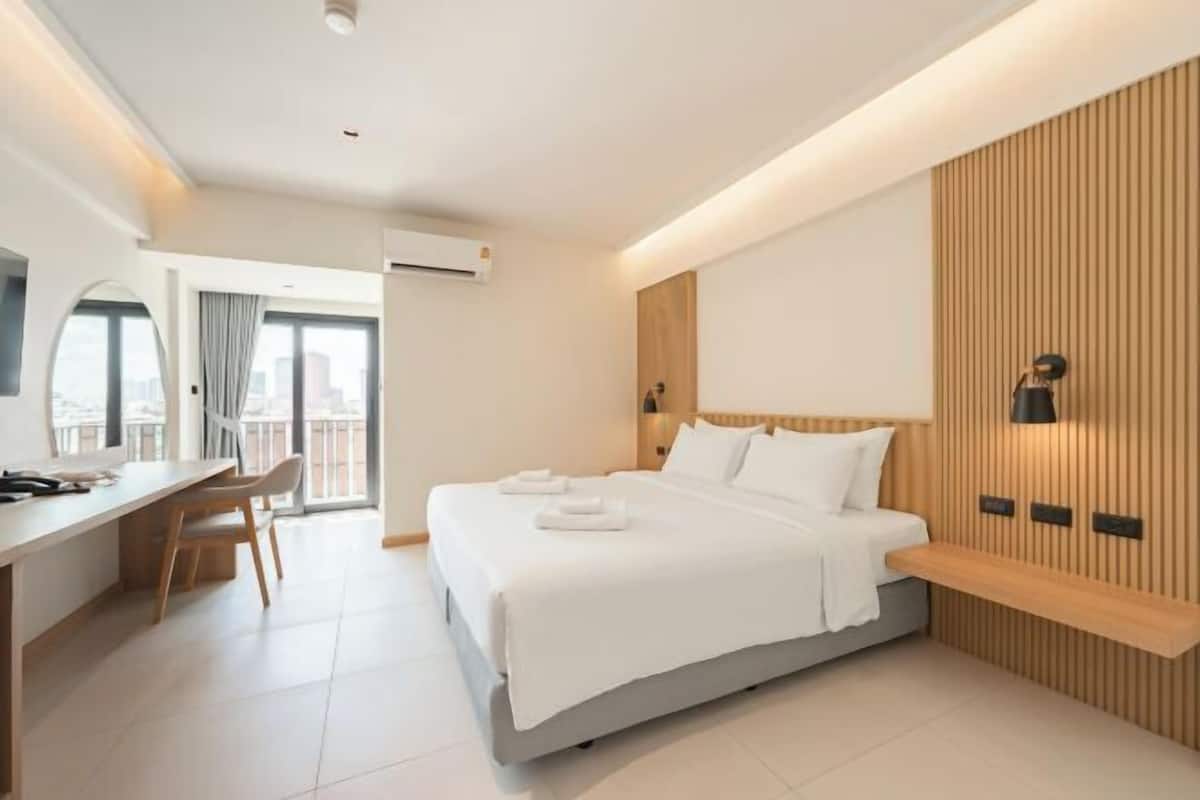 Cortinas/cortinados opacos, Wi-fi grátis, roupa de cama fornecida
