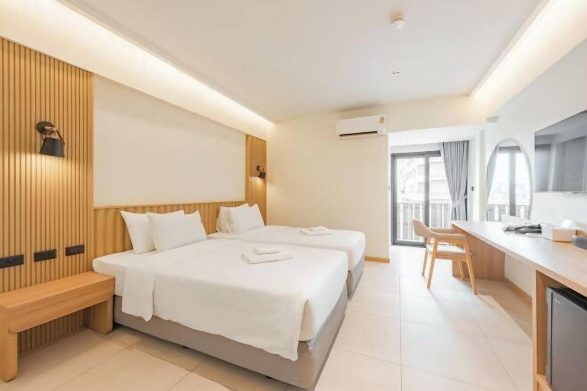 Cortinas/cortinados opacos, Wi-fi grátis, roupa de cama fornecida