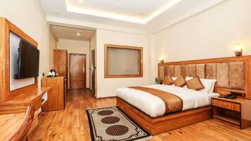 Quarto premium | 1 quarto, roupas de cama premium, edredons de pluma, escrivaninha