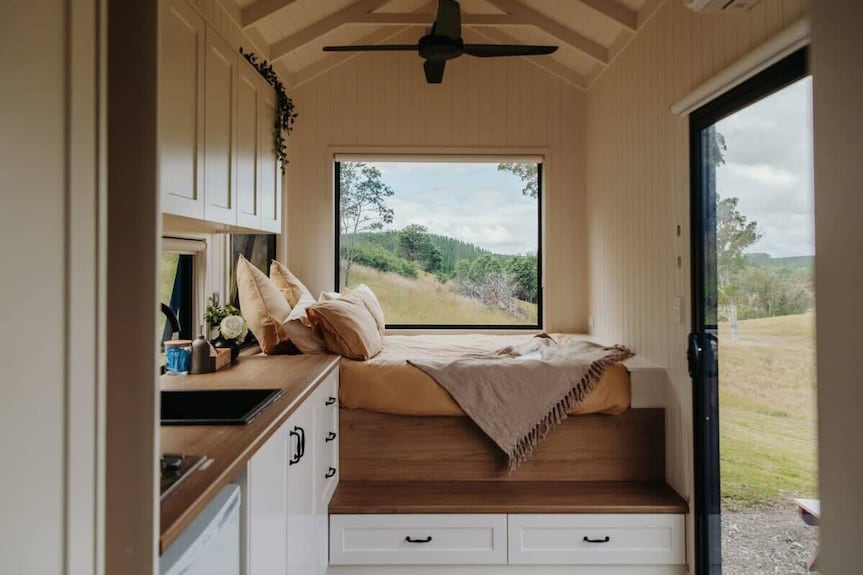 Tiny Akira Summary:<br>r - Blue Mountains