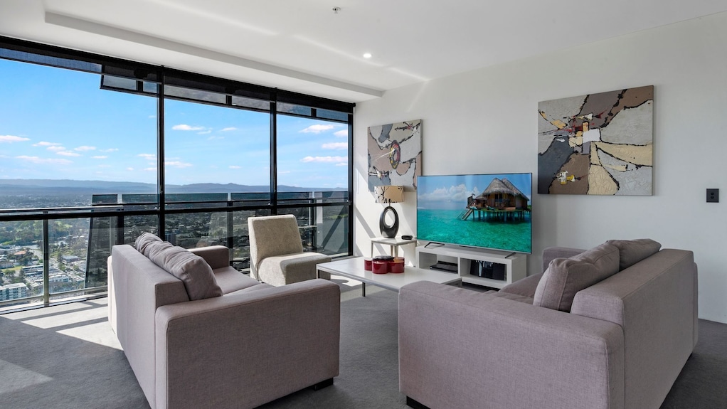 Circle On Cavill High Floor 1 Bedroom Apartment - Coasthm - Surfers Paradise