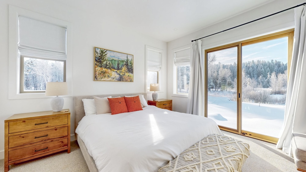 Rivers Bend - Riverfront - Clubhouse w/gym, sauna, pool, hot tub ...