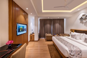 Quarto Executivo | Minibar, cofre no quarto, secretária