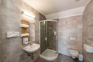Quarto Clássico | Casa de banho | Um secador de cabelo 