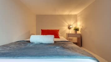 Roupa hipoalergénica, cofre no quarto