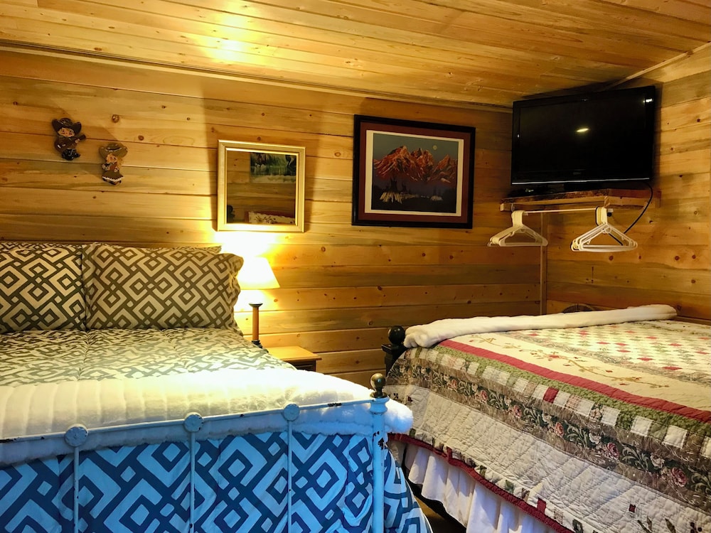 1925 Cabin on Colorado River in Grand Lake 8 min to Rocky Mountain ...