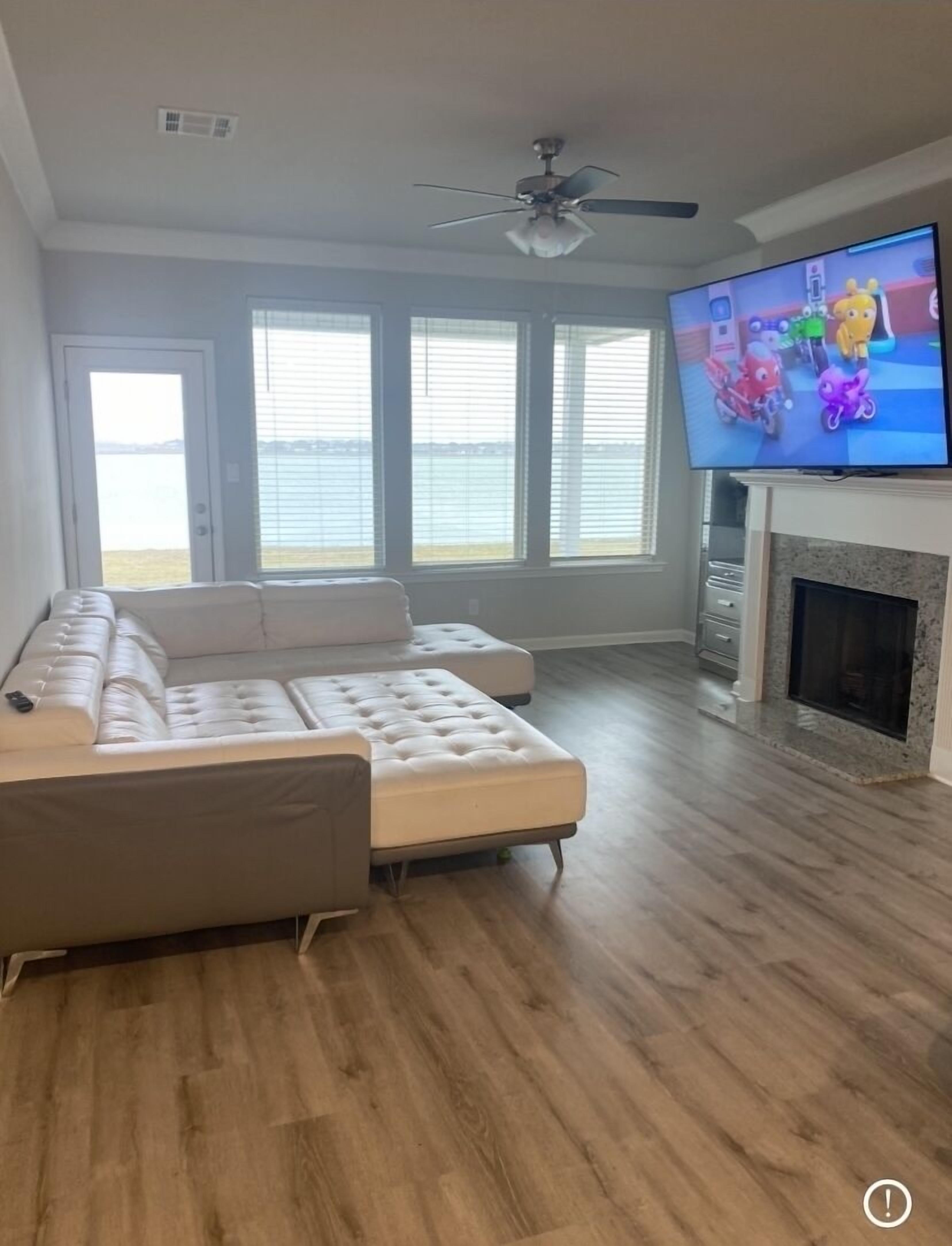 Beautiful New Water Front Home Minutes Away From New Orleans !! - Slidell, LA