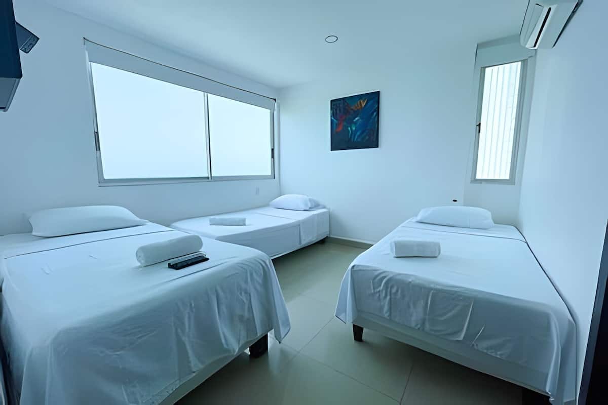 Apartamento superluxo | Camas com colchões pillow-top, individualmente decorados