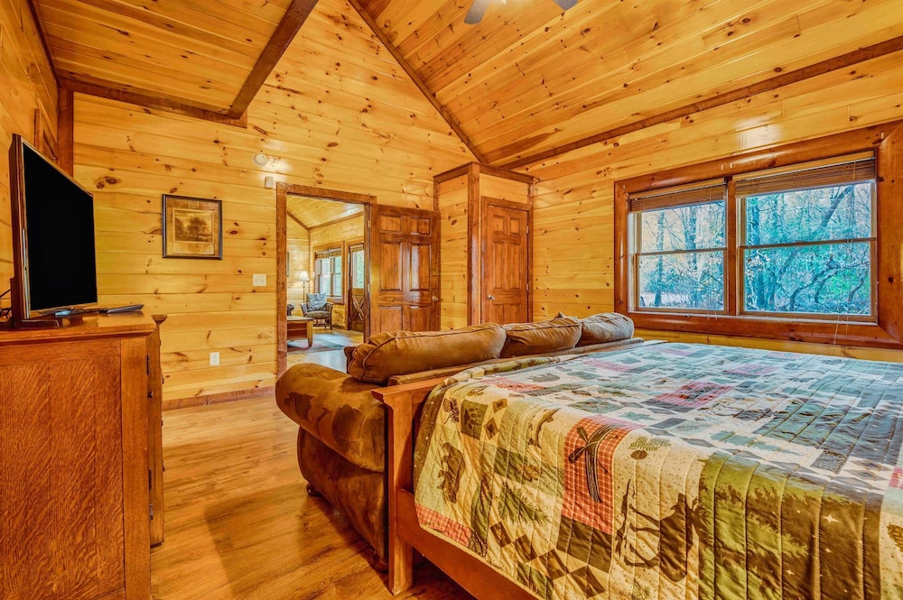 Smoky Mtn Cabin: Indoor Pool, Theater, Game Room🏡 - Cosby | Vrbo