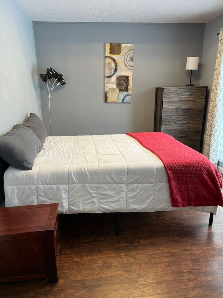 Pet Friendly Charming Loveland Amazing Location - Loveland, CO