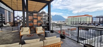 Smart TV de 55 polegadas com canais digitais, Netflix 