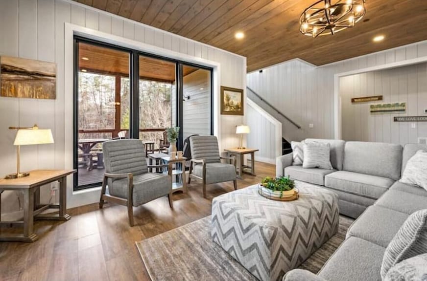 Mountain Splash Lux 7br Cabin Near Town, Indoor Pool, Hot Tub, Theater - ガットリンバーグ, TN