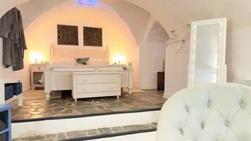 Suite de Luxo | 1 quarto, quartos insonorizados, Wi-fi grátis, roupa de cama fornecida