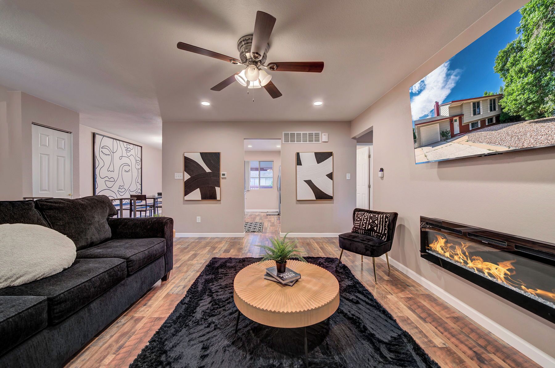 Chic 4br Home W/game Room & Cinema - City Close! - Colorado Springs, CO