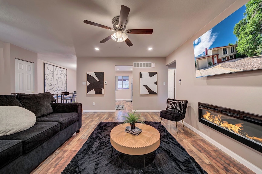 Chic 4br Home W/game Room & Cinema - City Close! - Colorado Springs, CO