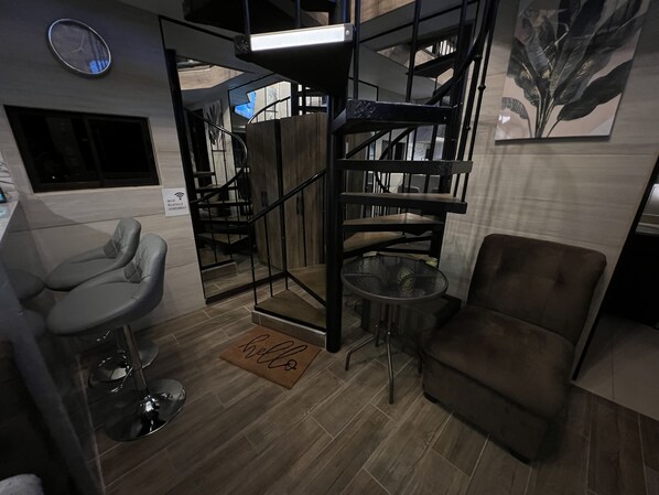 TV LED 42 polegadas com canais digitais, lareira, console de videogame