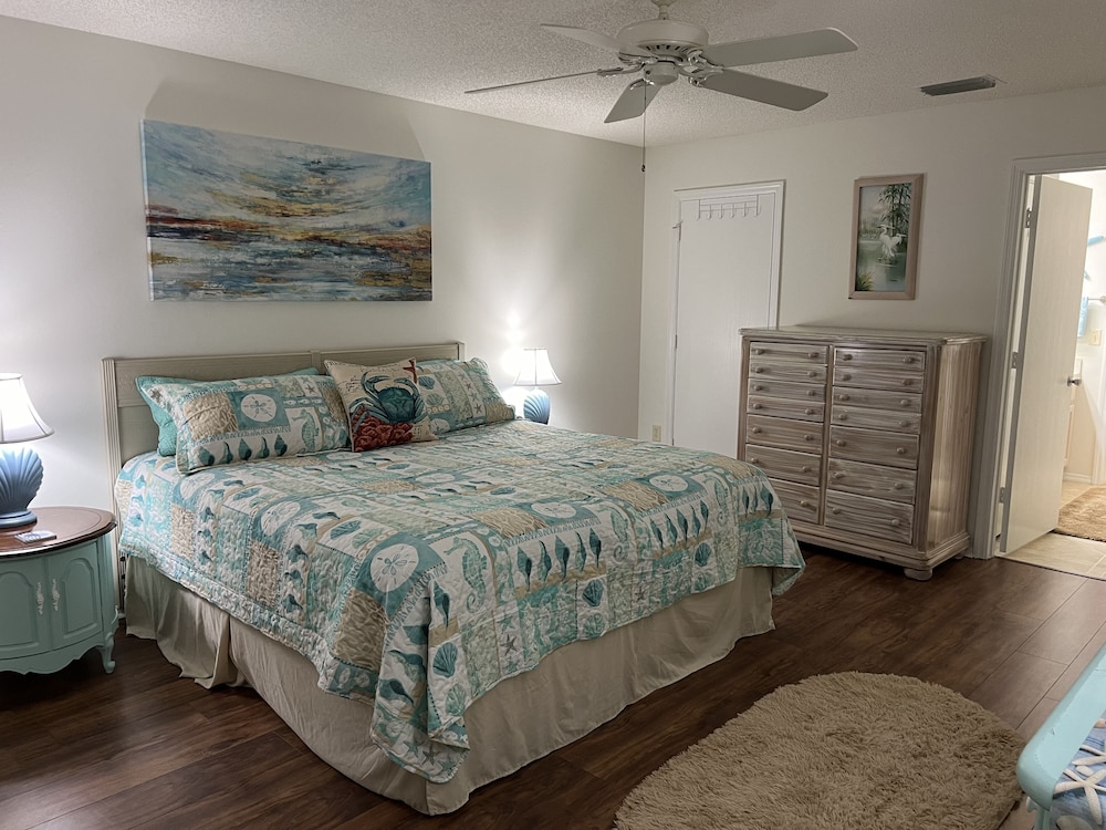 Perfect Location-spacious Villa W Use Of New Golf Cart Close To Sumter Landing. - The Villages, FL