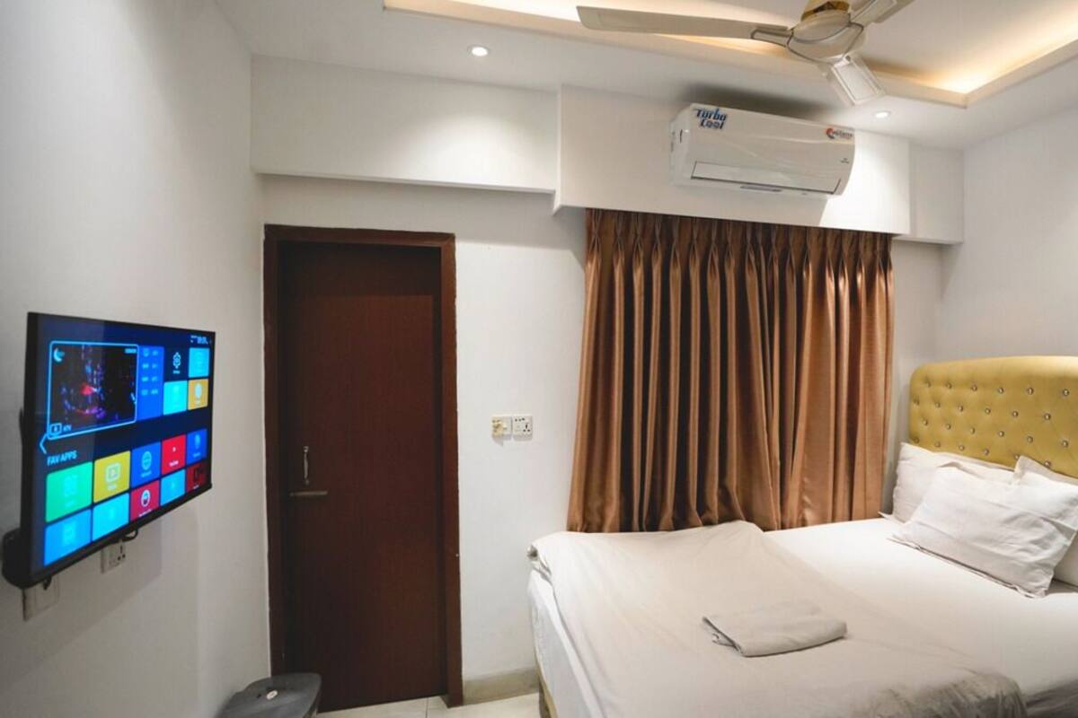 Quarto Deluxe | Cofre com capacidade para portátil, secretária, quartos insonorizados