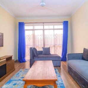 Apartamento Comfort | Sala de estar | Smart TV de 24 polegadas com canais digitais 