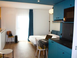 Roupas de cama premium, cortinas blackout, quartos à prova de som