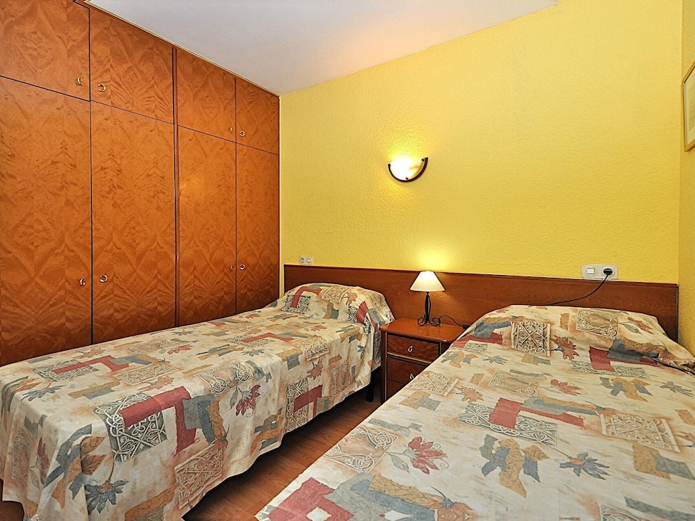 Seaview Apartment With Terrace, Central Lloret De Mar, Beachfront, 1br, Wifi, Sleeps 4 - Blanes