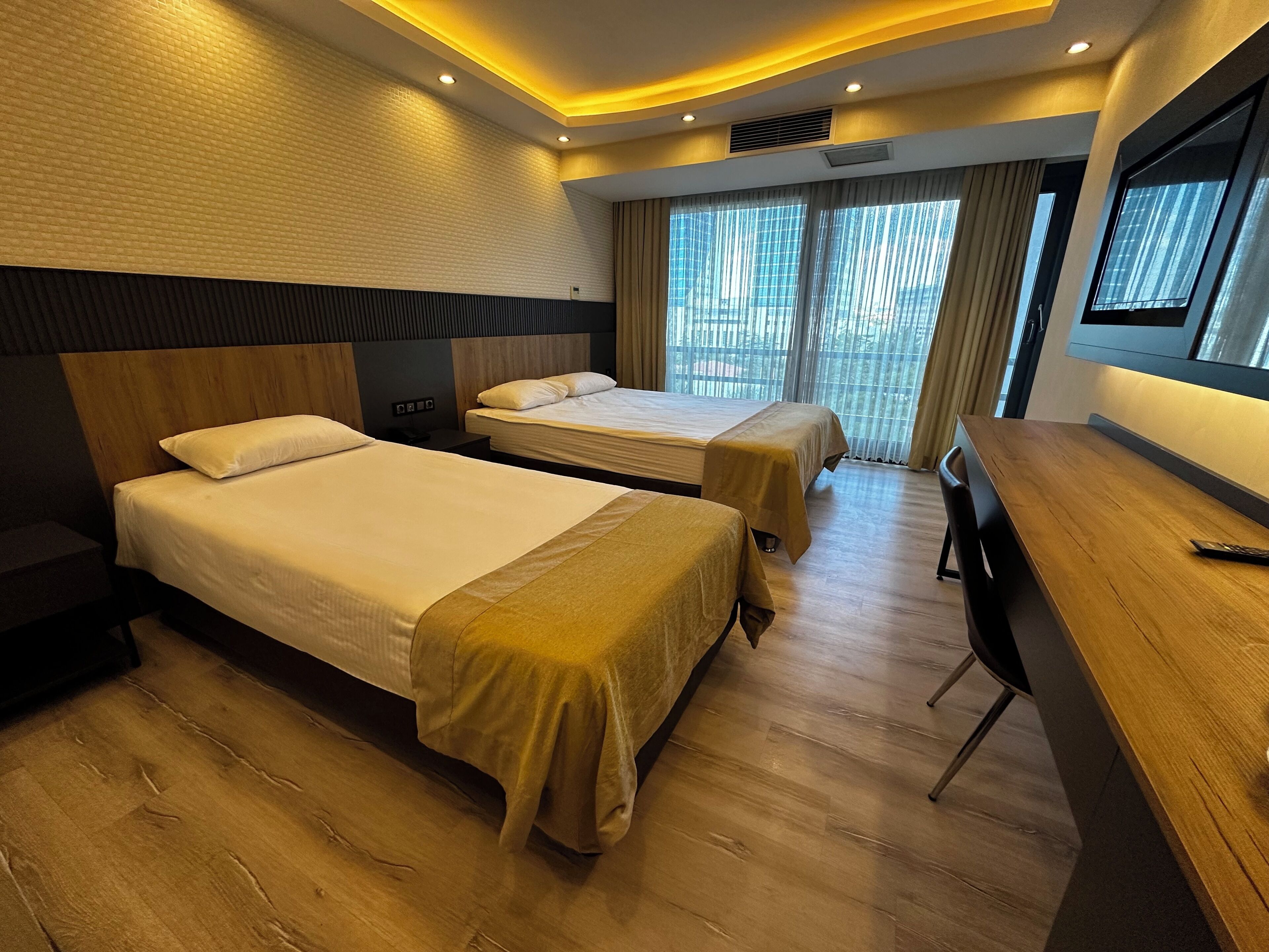 Quarto Standard | Camas de colchão viscoelástico, cortinas/cortinados opacos 