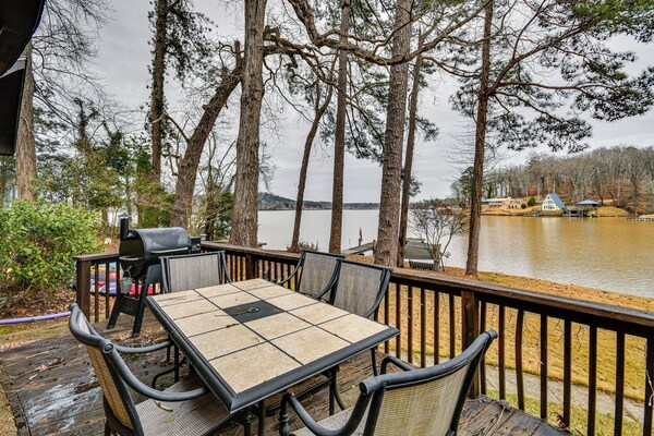 Rustic Valley Cottage W/ Boathouse On Lake Harding - Alabama