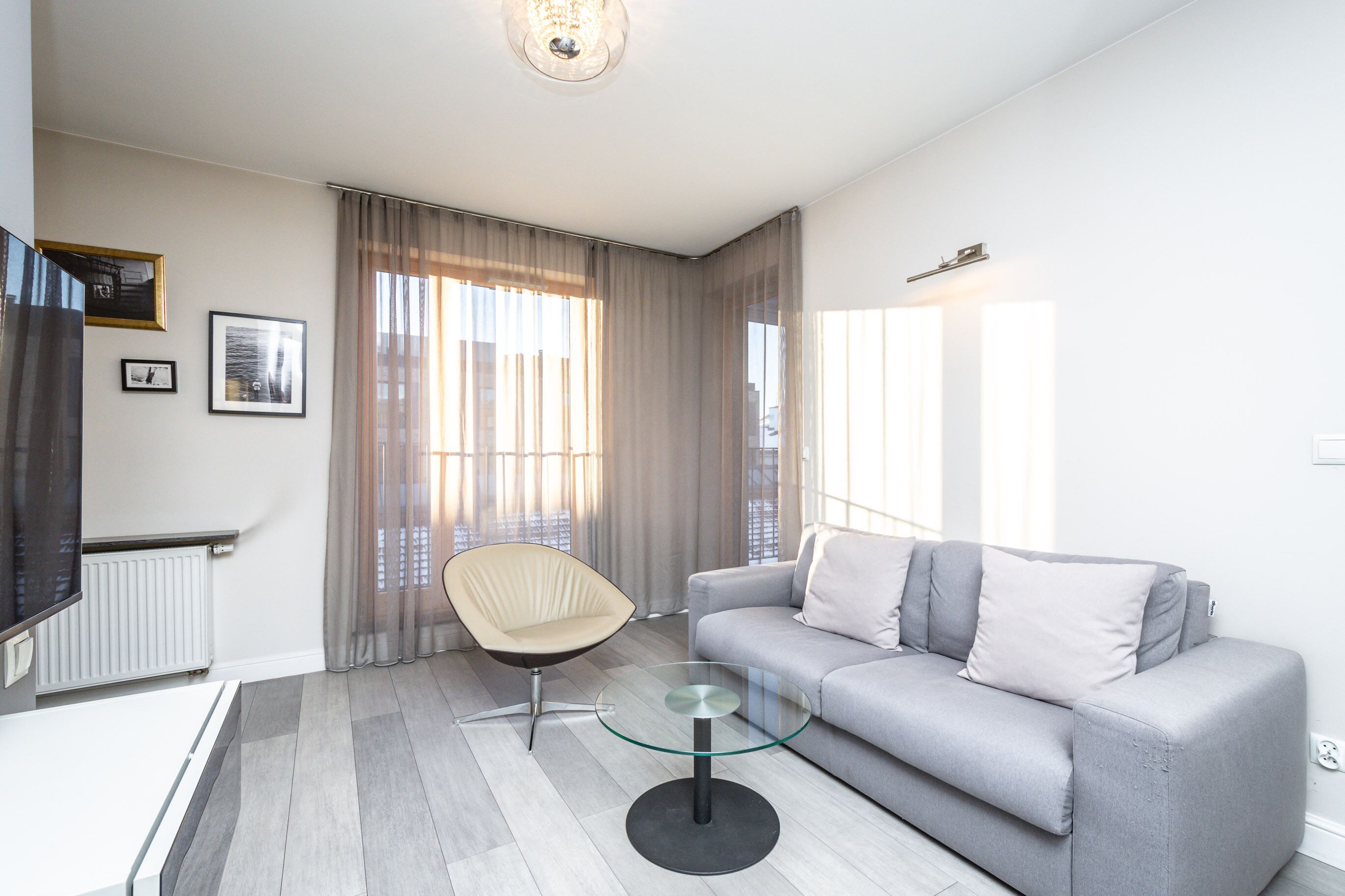 Apartamento Comfort | Sala | Televisor de ecrã plano de 37 polegadas com canais via satélite 