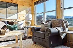 Cabana com design assinado, vários quartos, banheira de imersão, vista para o rio | Vista do quarto