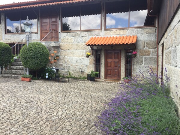 Bergui Guesthouse - Guimarães