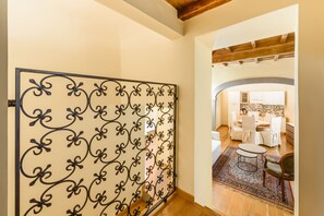 Apartamento conforto | Área de estar | TV de tela plana 40 polegadas com canais digitais