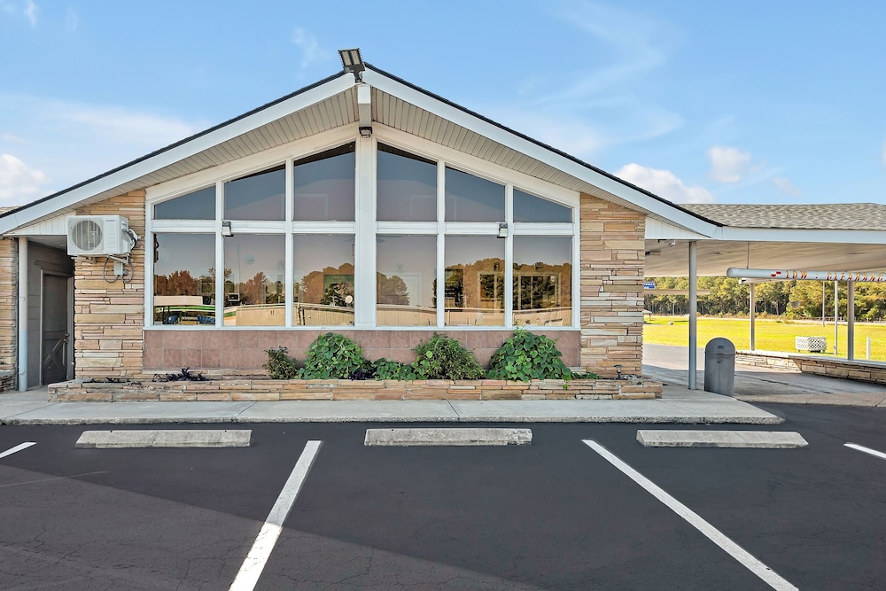 Travelers Inn - Smithfield, NC