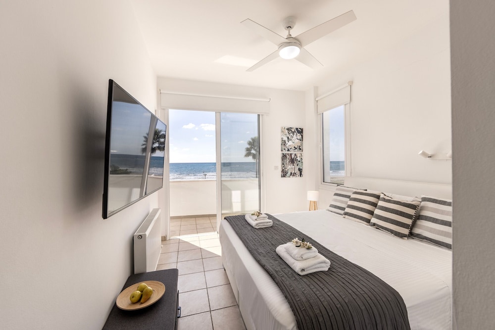 Faros Beachfront Villa Larnaca - Lárnaca